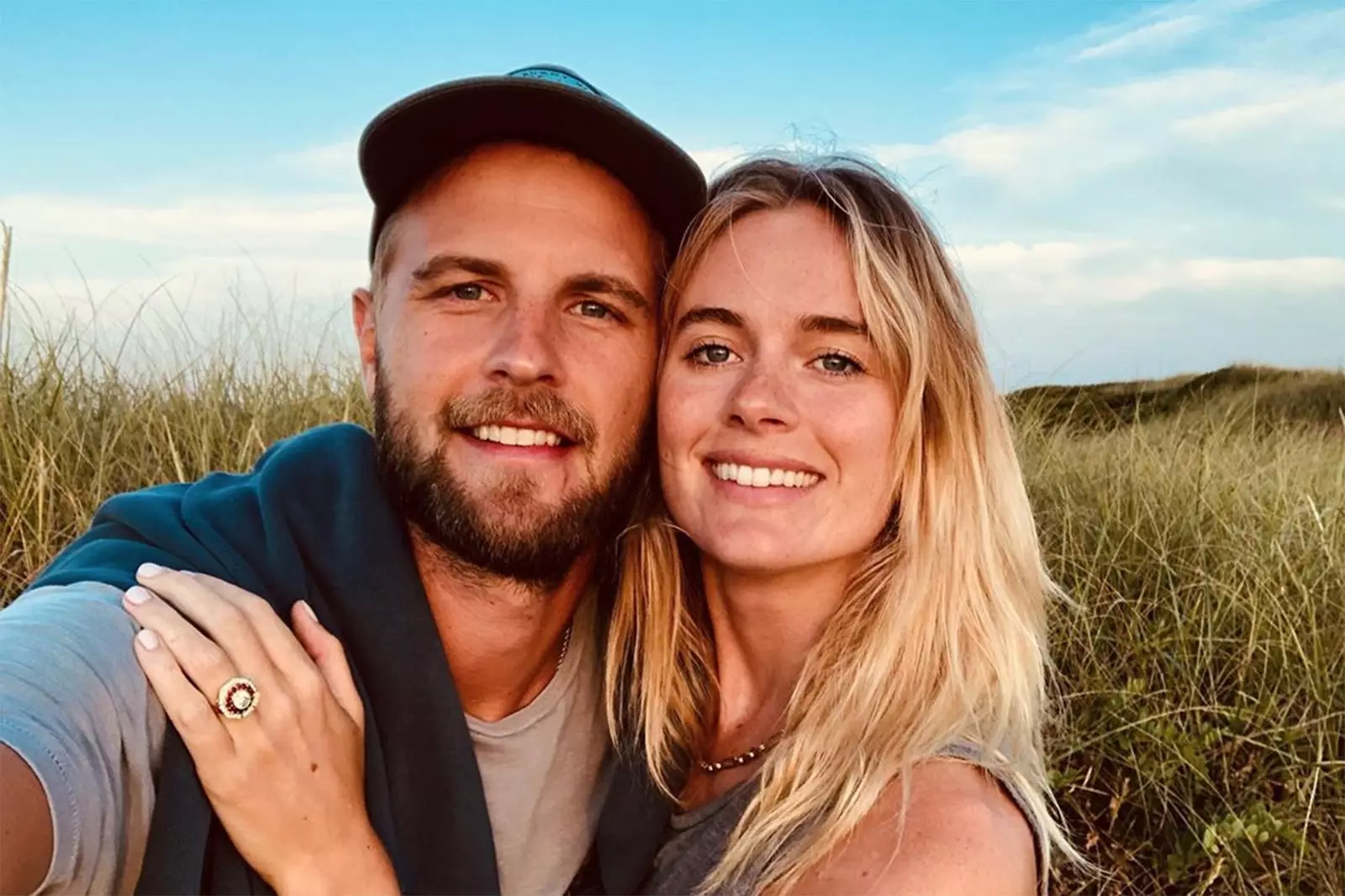 Harry Wentworth Stanley iyo Cressida Bonas ayaa ku dhawaaqay ka qaybgalka Instagram