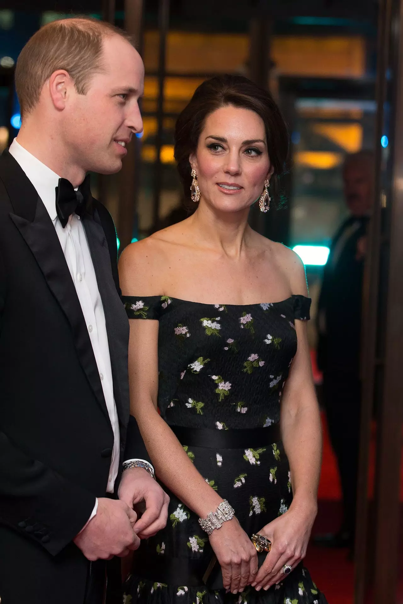 Ny Duchess of Cambridge nanao ny brasele tamin'ny 70th EE British Academy Film Awards tao amin'ny Royal Albert Hall tao...