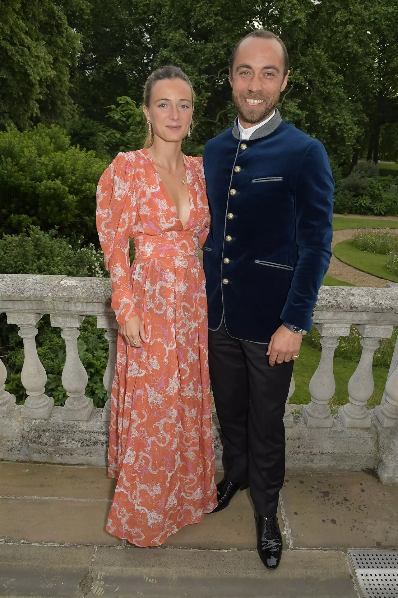 Alizee Thevenet en James Middleton bywenje it Bvlgari Magnifica Gala-diner by yn Spencer House yn Londen