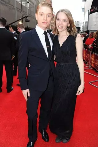 Freddie Fox และ Tamzin Merchant