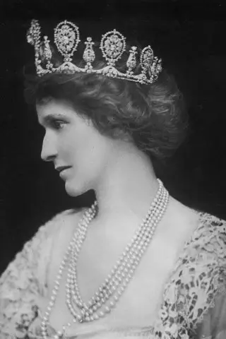 Η Viscountess Astor Nancy Astor απαθανατίστηκε με μπογιά από τον John Singer Sergeant στη μεγάλη είσοδο του Cliveden...