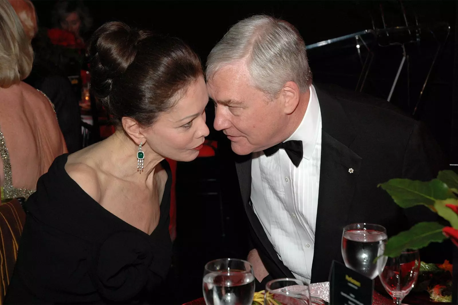 Conrad Black a Barbara Amiel během večeře na Maclean's 100th Anniversary Party v Torontském centru umění v...