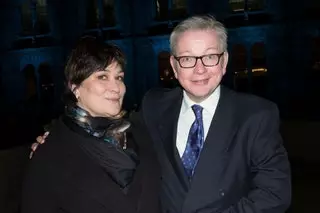 Sarah Vine garwane Michael Gove Mungkin sing paling dhuwur ing Westminster WAG Vines nangani Twitter nuduhake carane ...