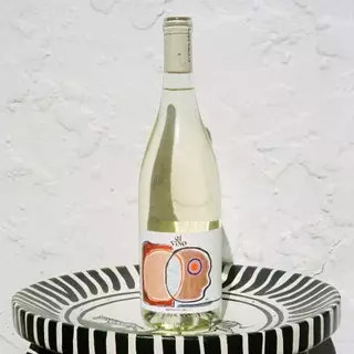 el VINO Wine האַלטן די פּאַרטיי אין די נייַ יאָר מיט אַ קאַסטן פון ווייַן פון דעם קילן נייַ אַרטיסאַן פירמע el VINO. די ...