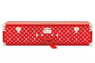 Louis Vuitton 2017 Gümüş donanıma sahip kırmızı bir klasik monogram Supreme Boîte Skateboard bagaj. Tahmini 4000060000