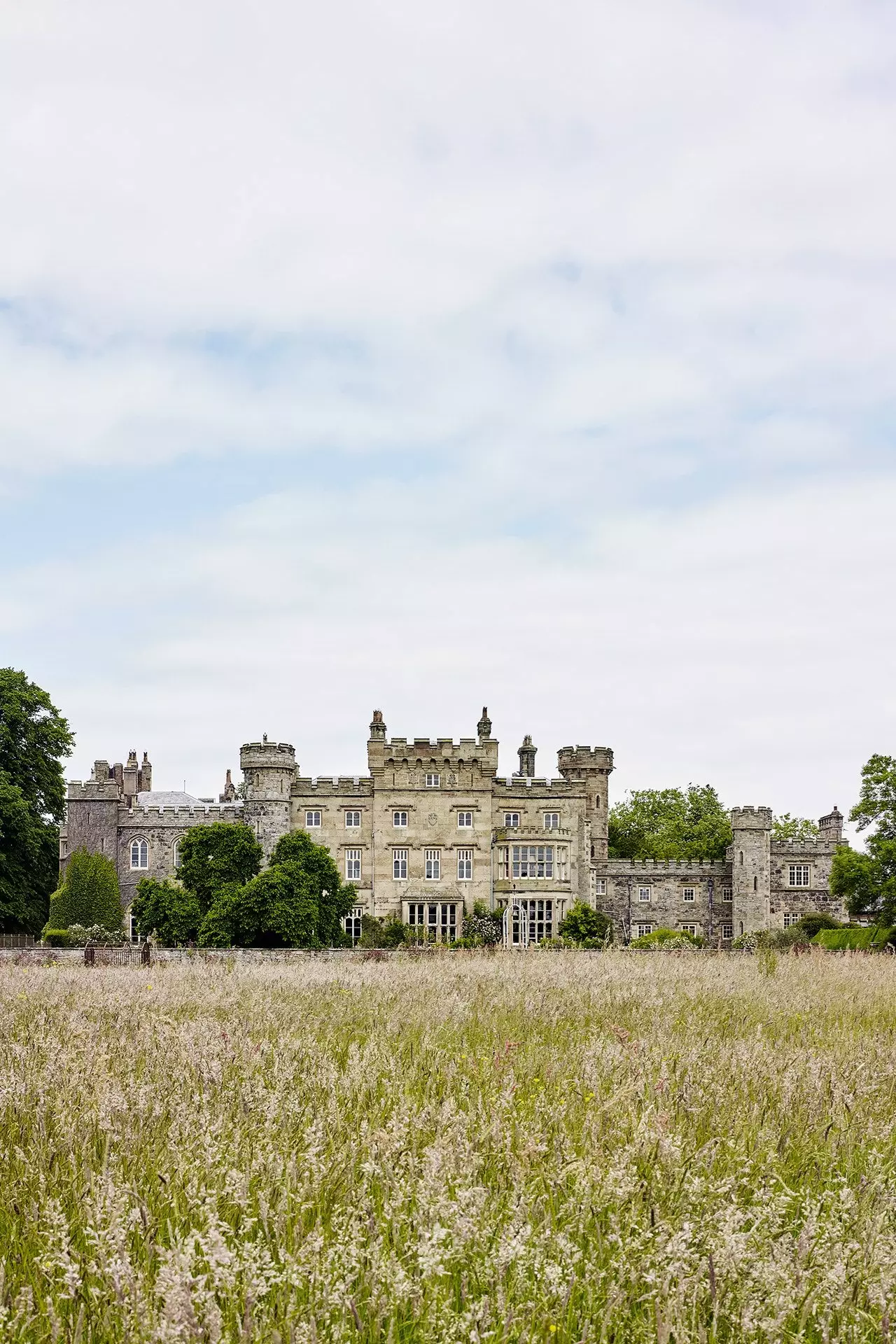 Bakit kailangan mo ng imbitasyon sa isang party sa Hawarden Castle