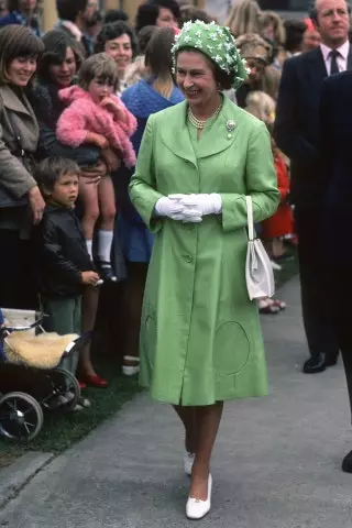 95 años del vestuario arcoíris de la Reina 6541_14