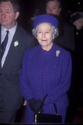 95 Jahre Regenbogengarderobe der Queen 6541_30