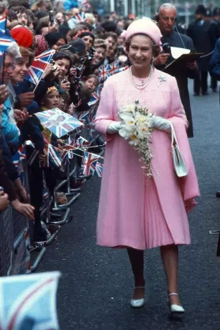 95 años del vestuario arcoíris de la Reina 6541_38