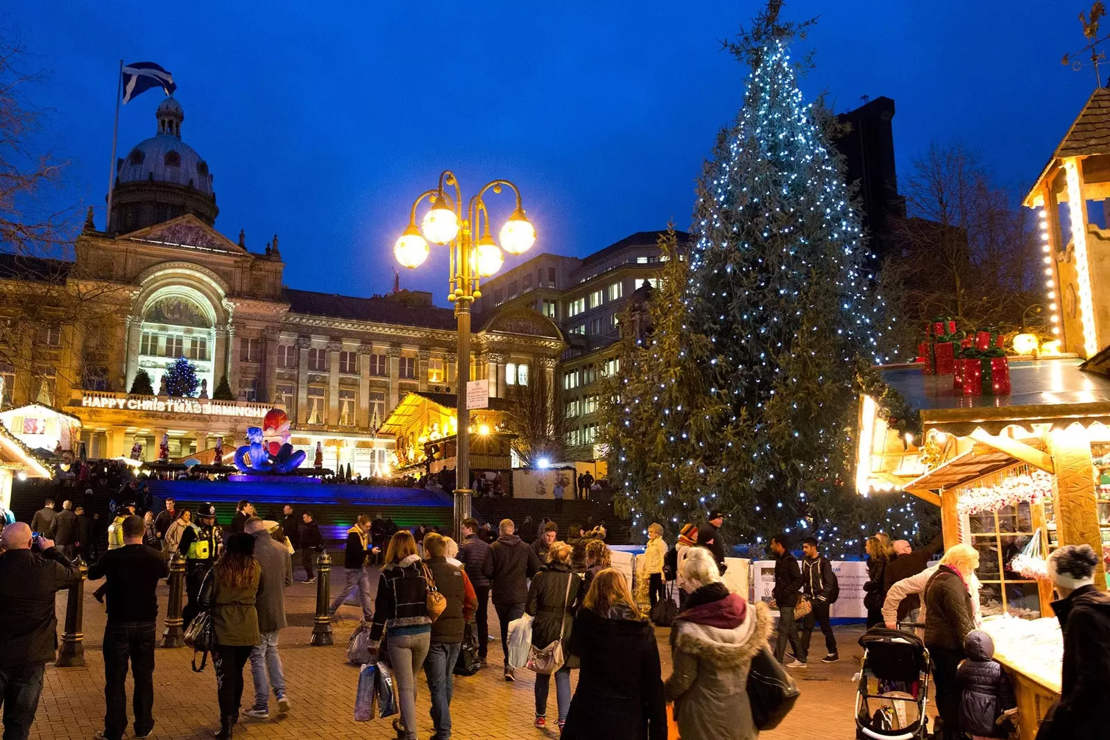 Labing maayo nga mga merkado sa Pasko sa UK ug Europe