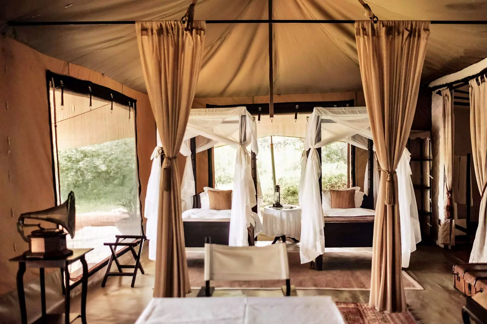 Cottars Camp hotelaren berrikuspena Tatler Travel Guide 2020