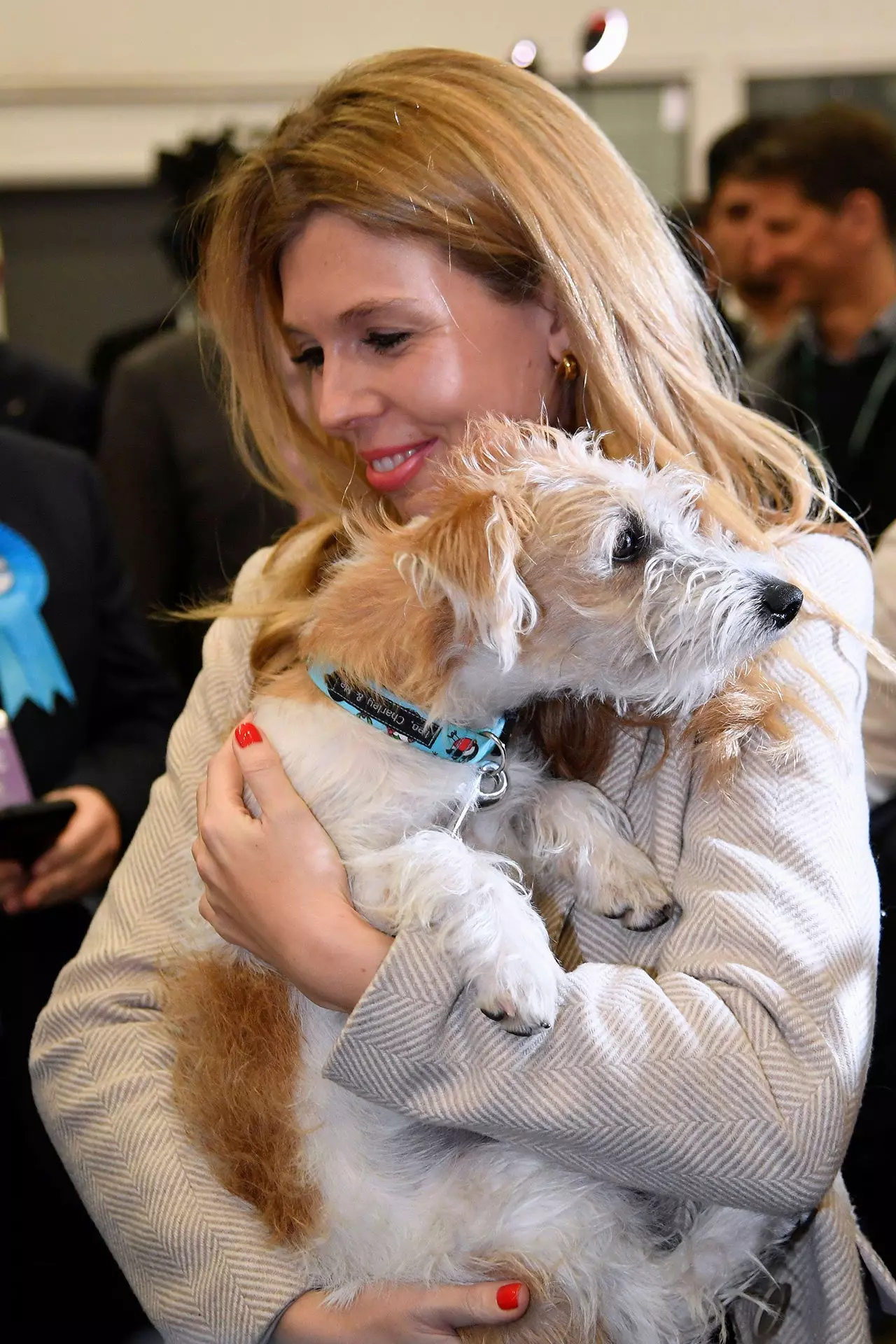 Dilyn bersama Carrie Symonds di pusat pengiraan undi dalam pilihan raya umum Britain di Uxbridge