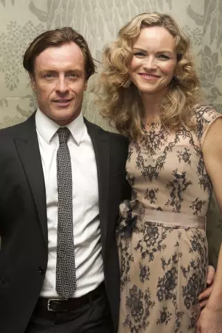 Toby Stephens ac Anna Louise Plowman