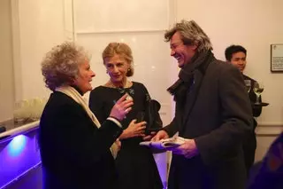 Maggi Hambling Ducesa de Wellington și Melvyn Bragg