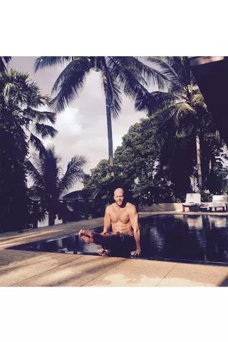 Dem Jason Statham seng bëlleg Villa huet net emol Schrëtt fir him aus dem Pool ze hëllefen