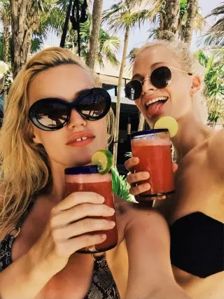 Njegovo je dno za Georgiu May Jagger i Poppy Delevingne u Meksiku