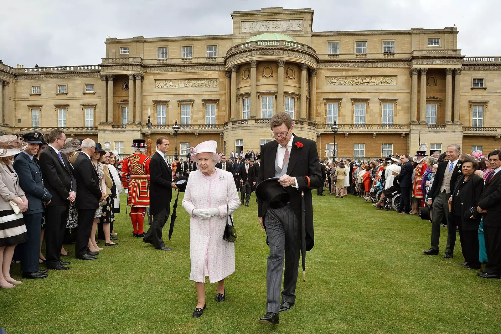 Queen with Earl Peel