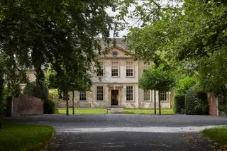 Shaw House Melksham Wiltshire 4000000 Má tá tú tar éis áit chónaithe tuaithe le málaí de charm Seoirseach agus Regency seo...