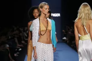 Për Tommy Hilfiger 2005