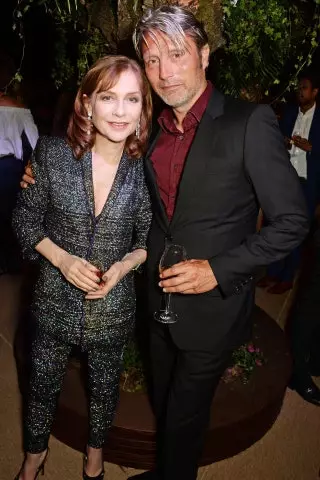 Isabelle Huppert y Mads Mikkelsen