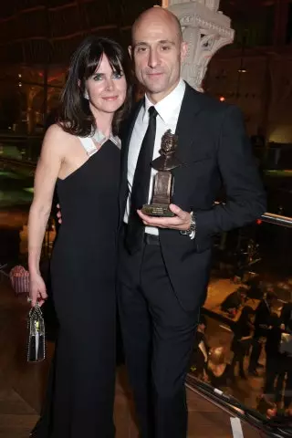 Liza Marshall og Mark Strong