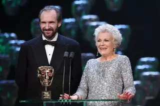 Ralph Fiennes och Julie Walters