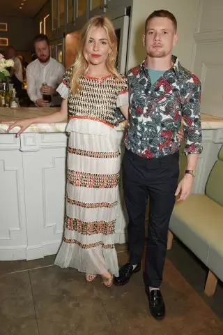 Sienna Miller iyo Jack O'Connell