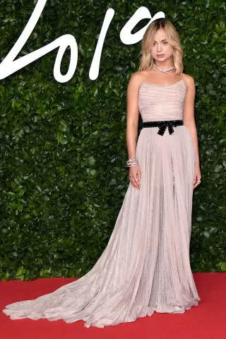 Lordino Amelia Windsor ĉe la British Fashion Awards 2019.