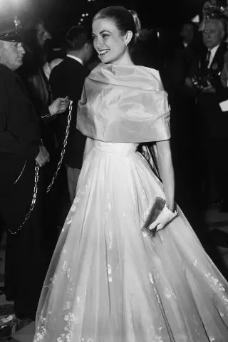 Grace Kelly bij de Oscars 1956.