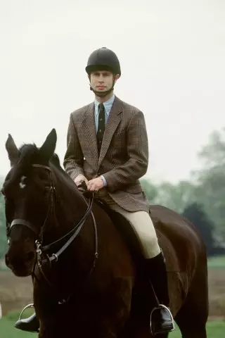 Nagsakay si Prince Edward atol sa Royal Windsor Horse Show Hunyo 1999