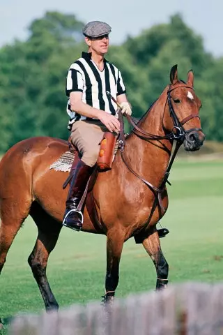 Ang Duke sa Edinburgh naglihok isip polo referee sa Smith's Lawn Polo Club 1973