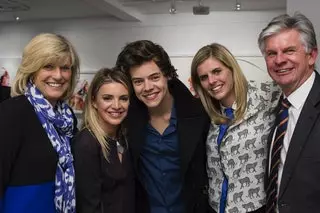 Jackie Firth Juliette Loughran Harry Styles Sarah Chelsom kaj Andy Firth