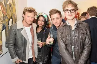 Dougie Poynter Lara CarewJones Danny Jones kaj Tom Fletcher