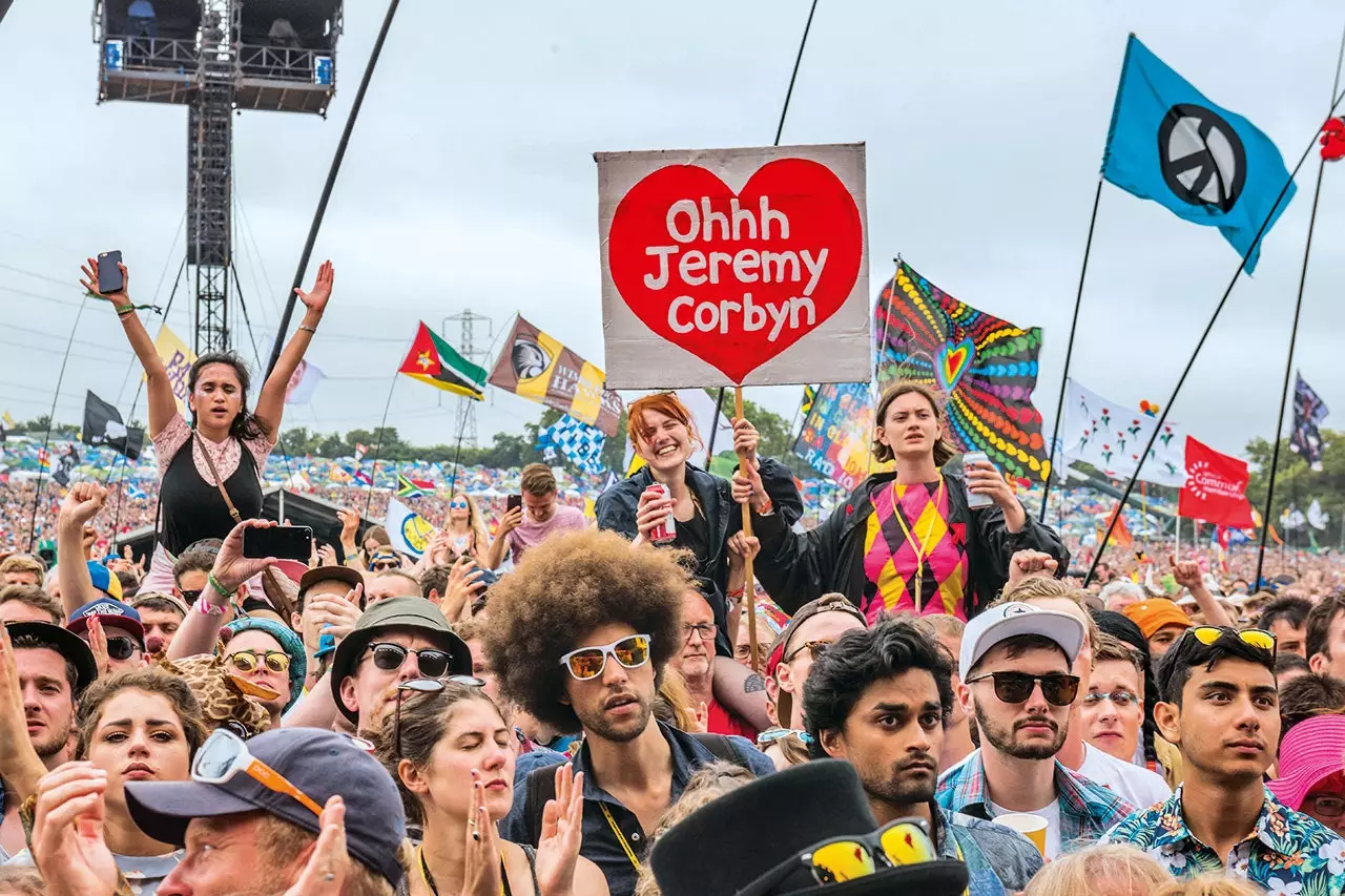 Corbyn cov neeg txhawb nqa ntawm xyoo tas los Glastonbury