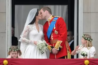 Auf dem Balkon des Buckingham Palace nach der königlichen Hochzeit 2011