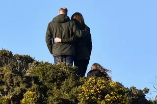 Στο Howth Cliff Walk κατά τη διάρκεια της βασιλικής περιοδείας τους στην Ιρλανδία 2020