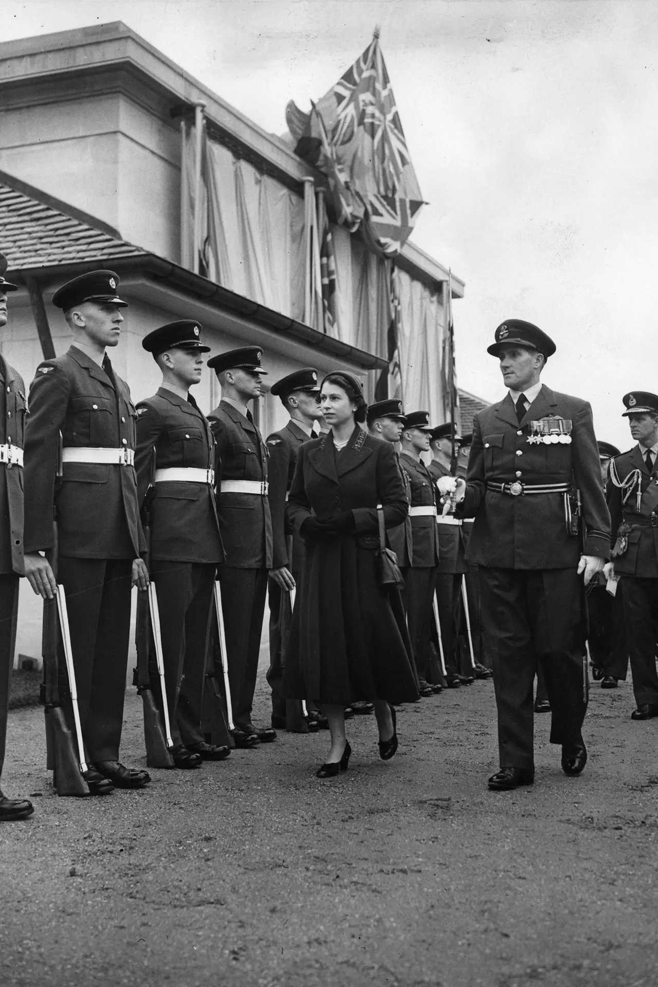 De koningin bij de onthulling van het Runnymede-monument in 1953