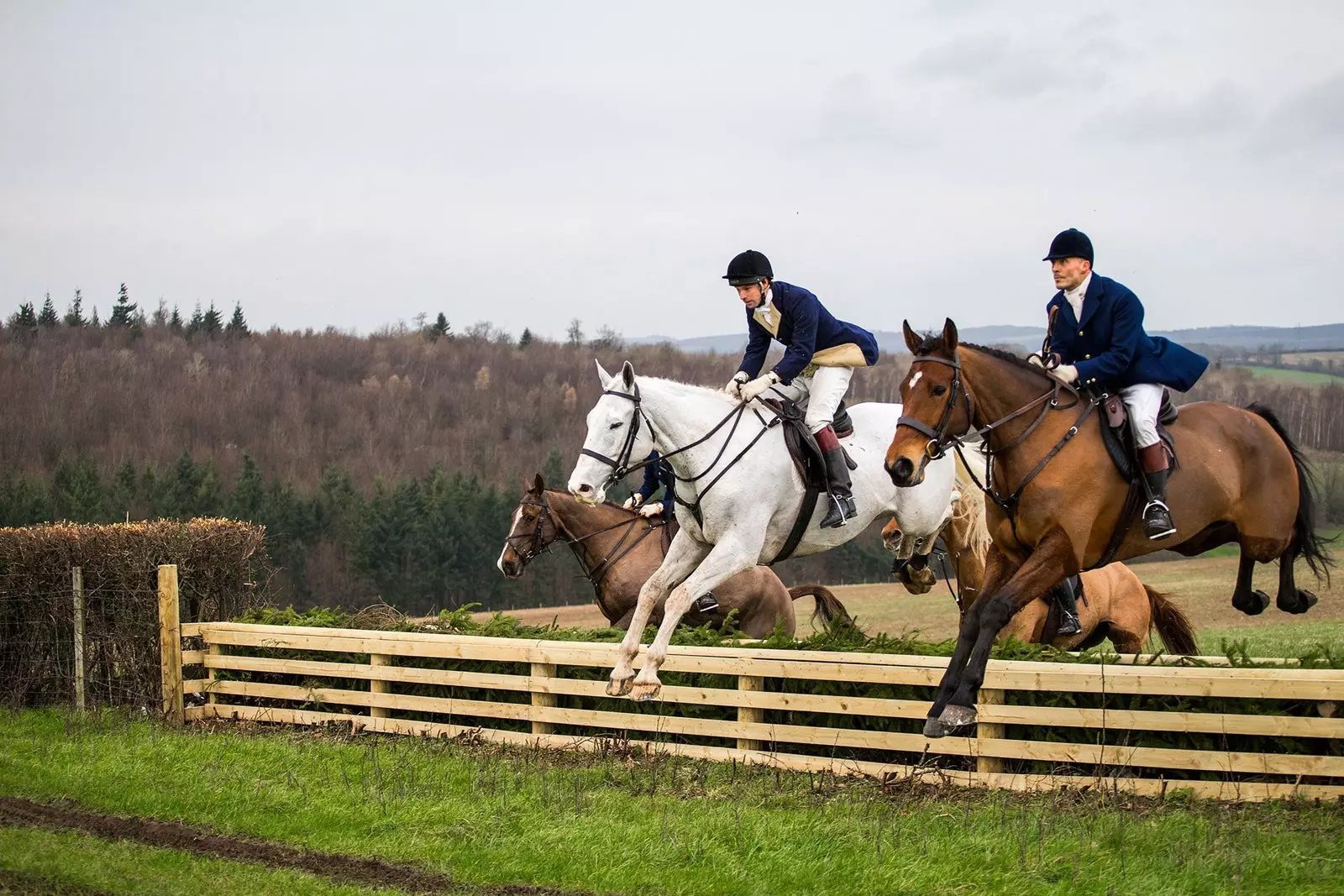 Harry Meade සහ Paul LyonMaris