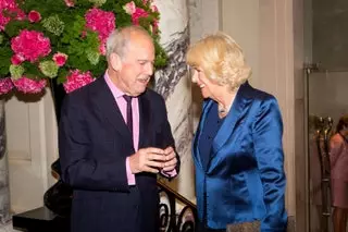 Gyles Brandreth y la duquesa de Cornualles