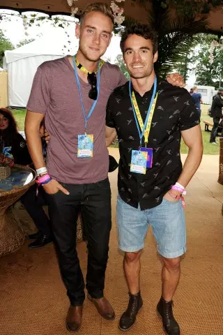 Stuart Broad och Thom Evans