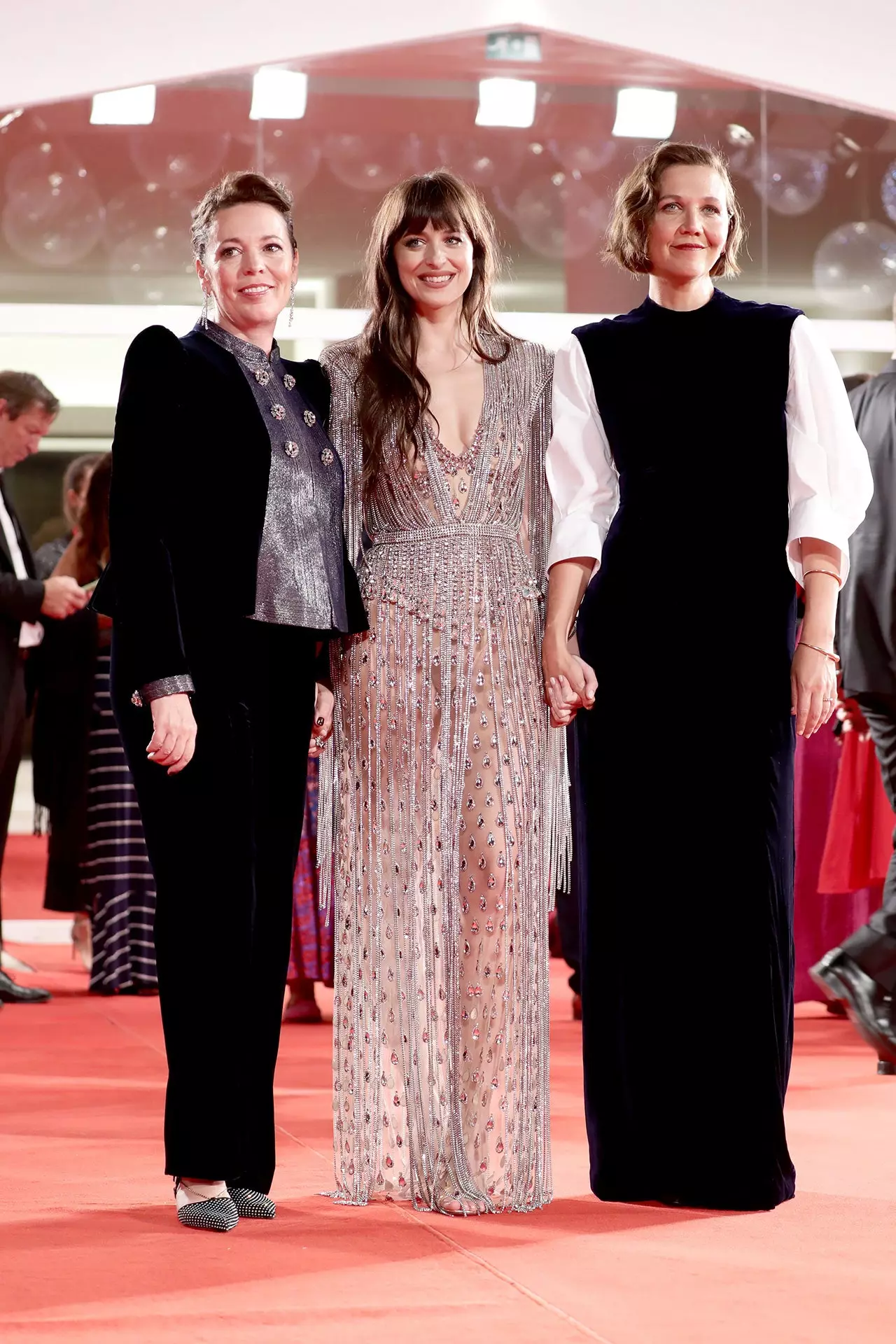 nbspOlivia Colman Dakota Johnson i Maggie Gyllenhaal assistint a la catifa vermella de The Lost Daughter durant el 78è...