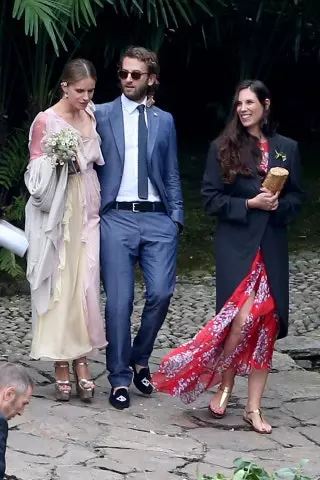 Aankomst bij de huwelijksceremonie van Pierre Casiraghi en Beatrice Borromeo met Eugenie Niarchos in Veerbania, Italië 2015