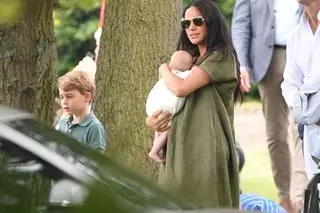 Prince George Meghan ma Archie i le King Power Royal Charity Polo Day i le Billingbear Polo Club Iulai 2019