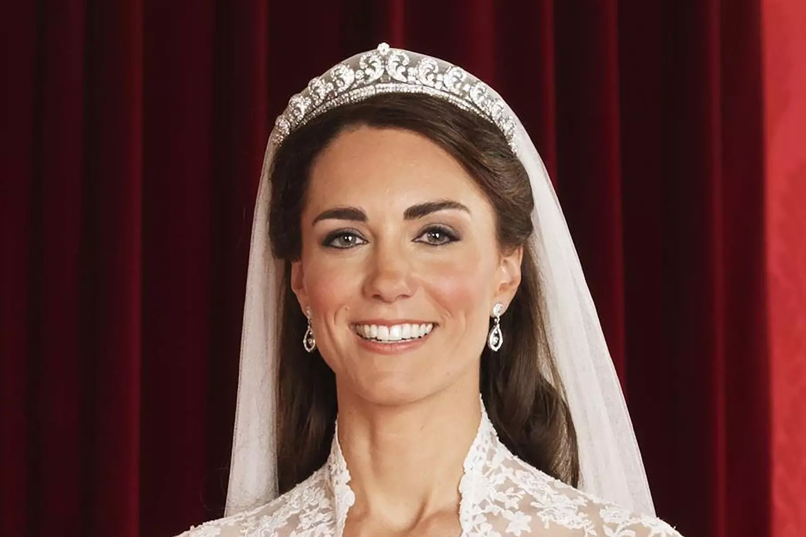 Pale ea Lechato la Kate Middleton Tiara The Cartier Halo