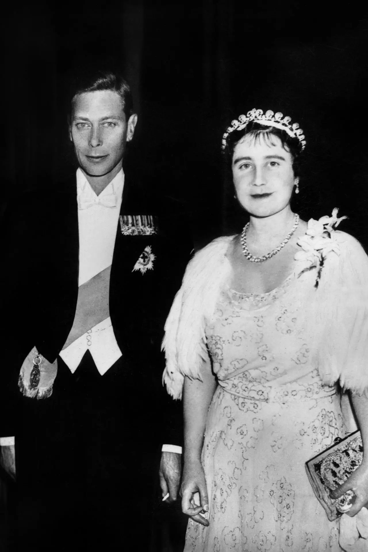 Amai Mambokadzi naMambo George VI vakapfeka Cartier Halo Tiara muna 1937