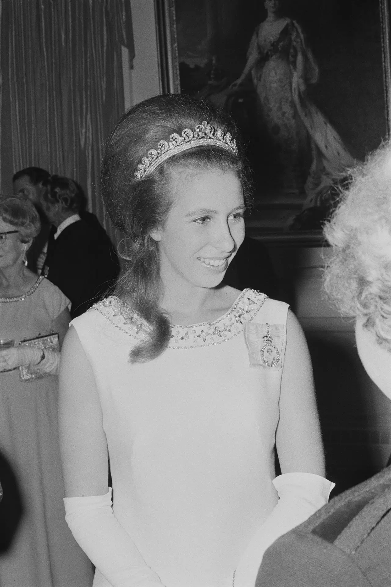 Princess Anne akapfeka tiara pachiitiko chepamutemo panguva yekushanya kuNew Zealand 1970