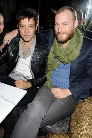 Jamie Hince na James Small