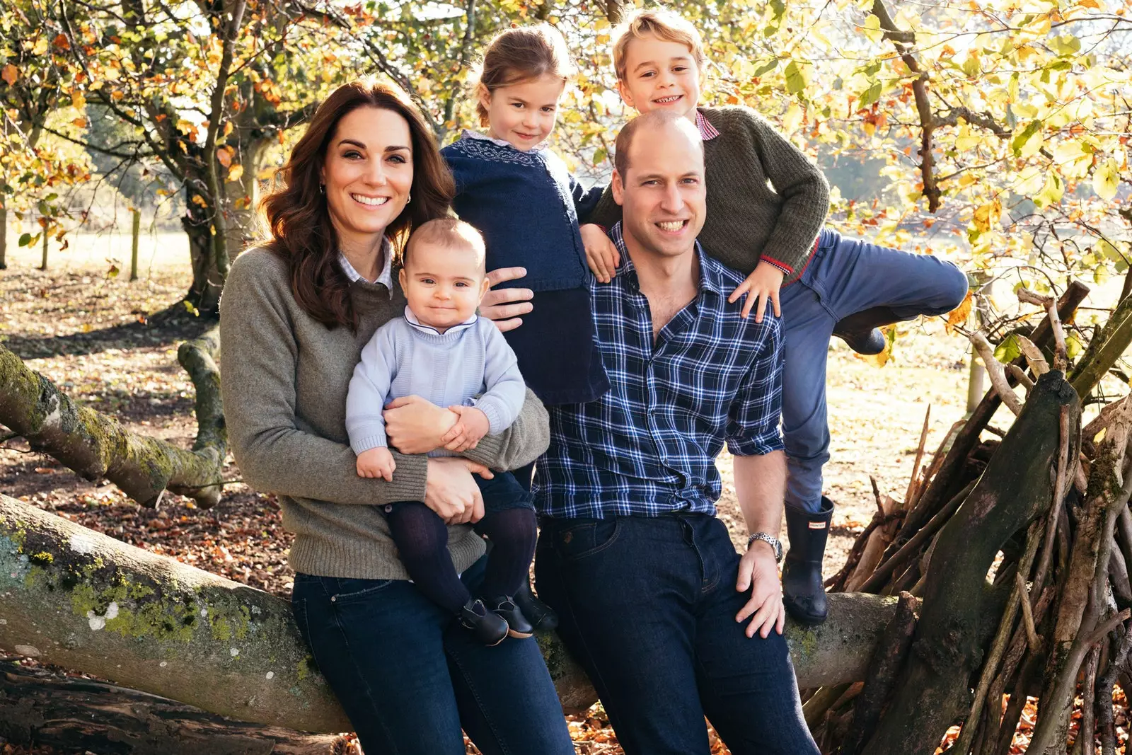 Ang Duchess sa Cambridge Prince Louis Princess Charlotte ang Duke sa Cambridge ug Prince George