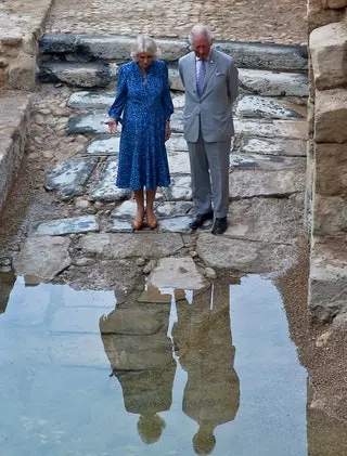 El príncep Carles i la duquessa de Cornualla visiten el lloc de bateig d'alMaghtas