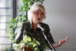 The Duchess of Cornwall akizungumza wakati wa hafla ya WOW kwenye matunzio ya Sanaa na Utamaduni ya Manara huko Amman